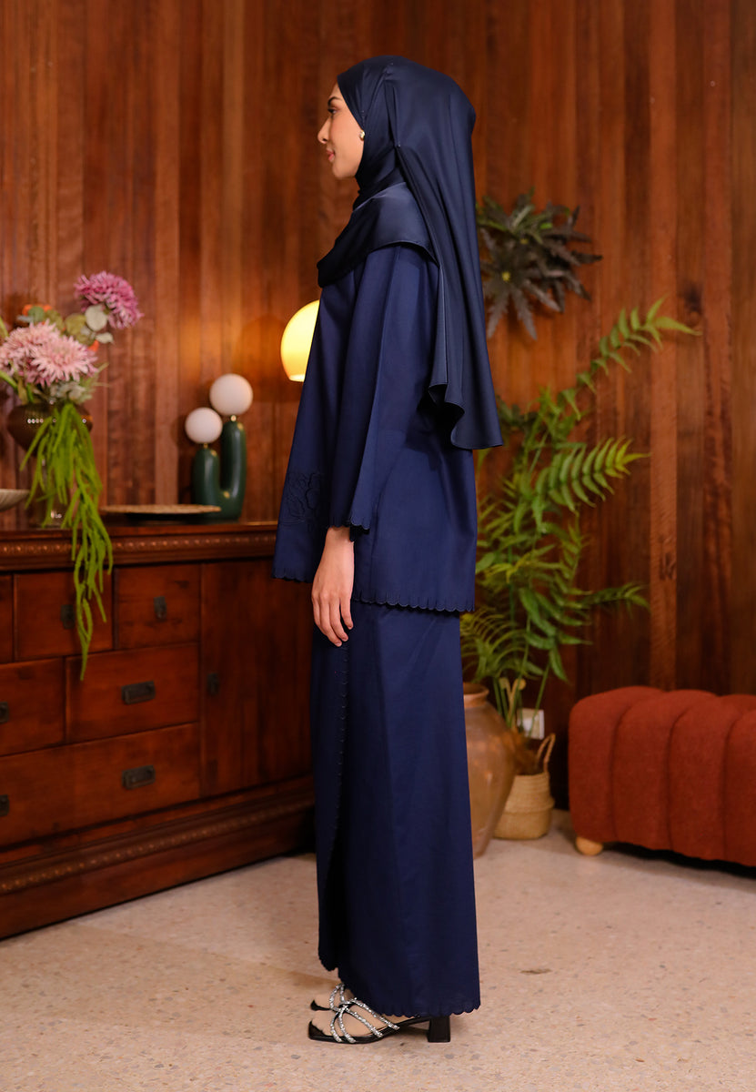 Seruni Kurung (Navy Blue) – QAYSAA