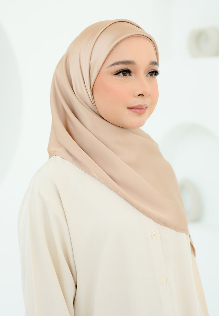 Zuyyin Satin Square (Light Taupe) – QAYSAA