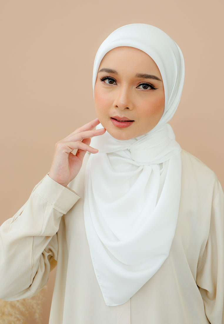 Zuyyin Satin Square (White) – QAYSAA