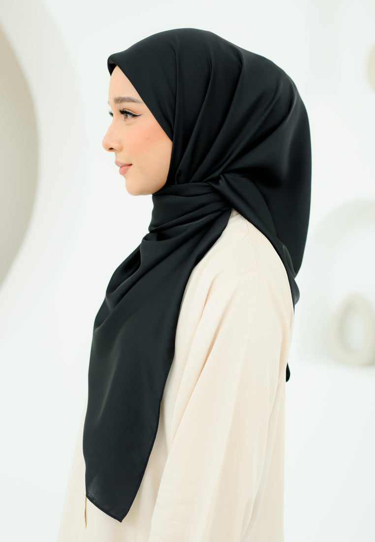 Zuyyin Satin Square (Black) – QAYSAA